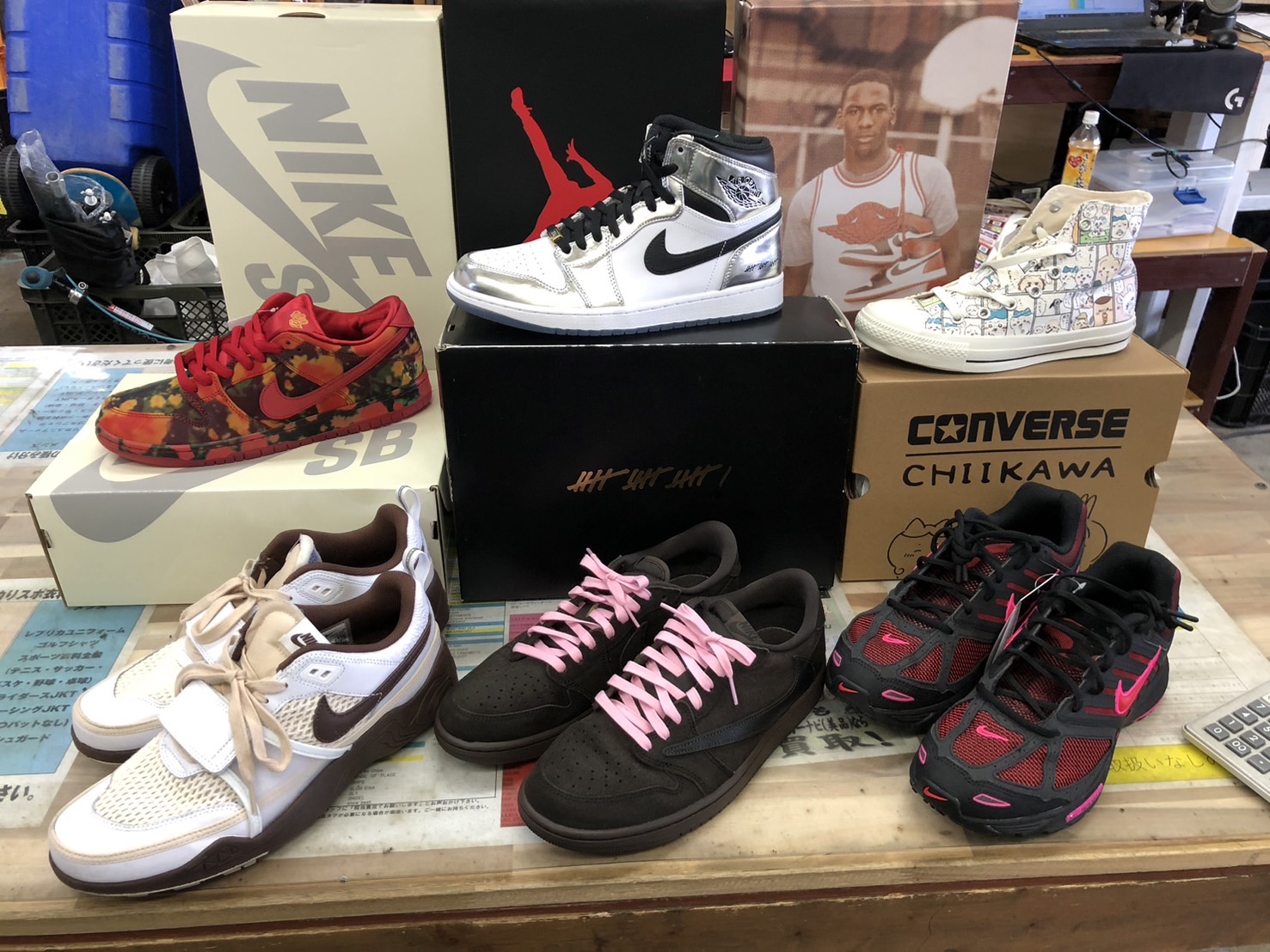 入荷情報！NIKEスニーカー大量入荷！！ 新作からレア物まで！ Travisもございます！ | マンガ倉庫 泡瀬店